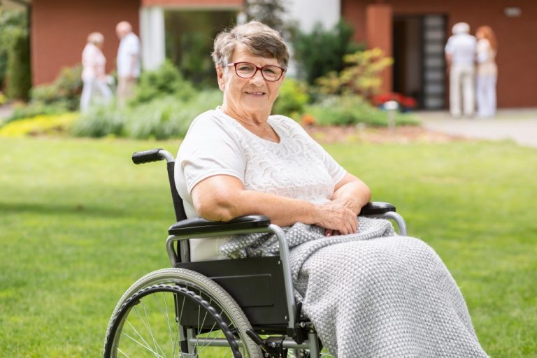 How You Can Help Your Elderly Loved Ones to Improve Mobility | DIY in ...